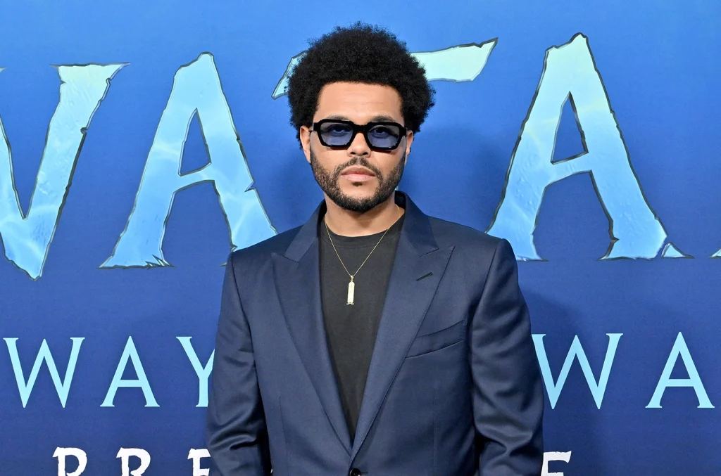 Guys! The Weeknd Bikin Film - POPERS.ID
