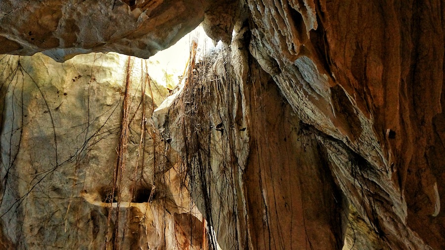 10 Wisata Gua di Indonesia yang Menarik Dijelajahi - POPERS.ID