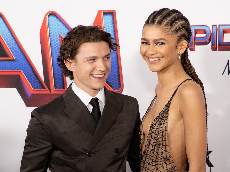 Zendaya Buka-bukaan Soal Rahasiakan Hubungannya dengan Tom Holland ... Zendaya Buka-bukaan Soal Rahasiakan Hubungannya dengan Tom Holland ...