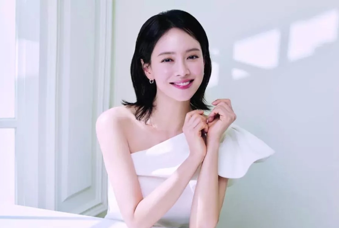 Song Ji Hyo Tandatangani Kontrak dengan Agensi Baru - POPERS.ID