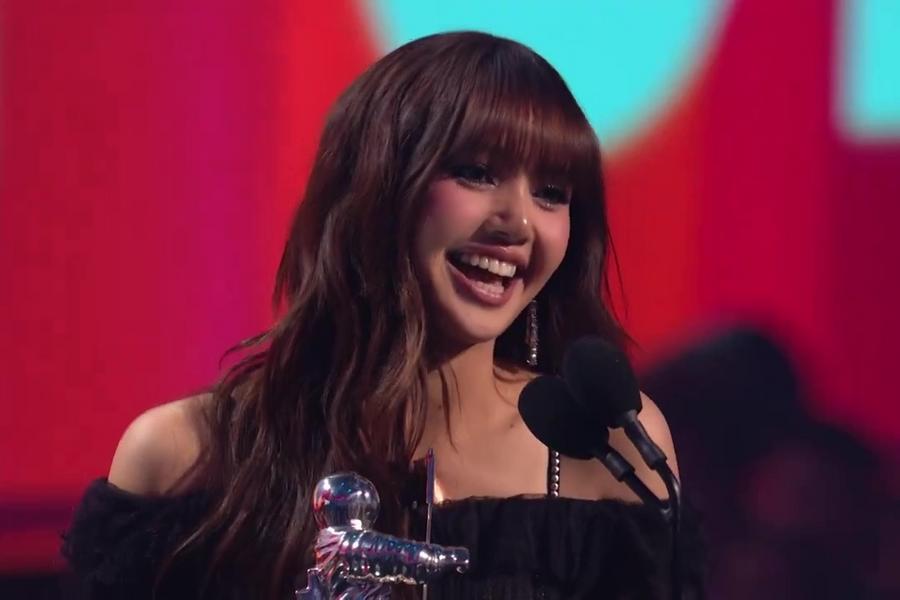 Lisa BLACKPINK Raih Penghargaan di MTV Video Music Awards - POPERS.ID