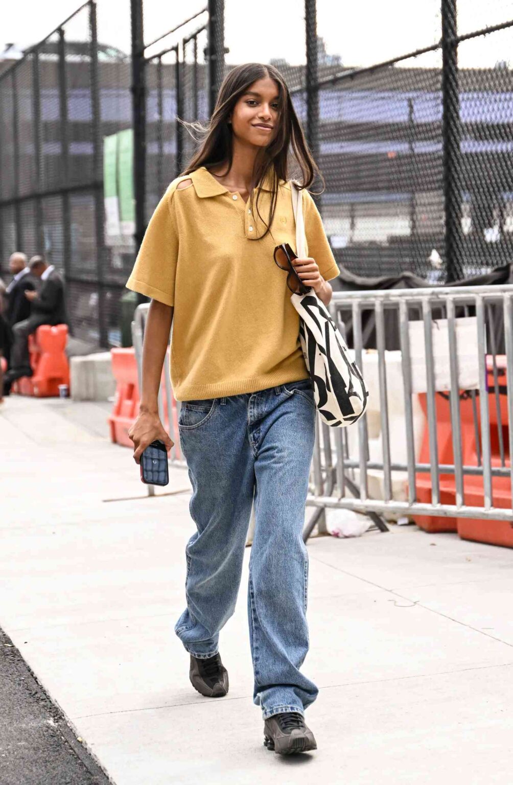 Upgrade Shoe Game! 15 Sneaker Trends Spring 2026 yang Bakal Seliweran ...
